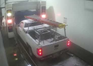 Mit Pick Up und Leiter in die Waschanlage | Hans-Wurst.net